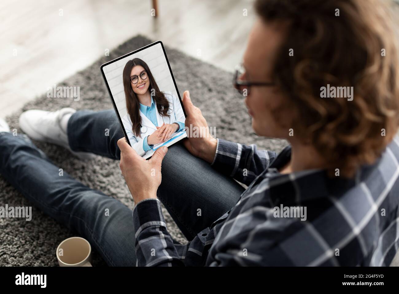 Video call digital conference hi-res stock photography and images - Alamy
