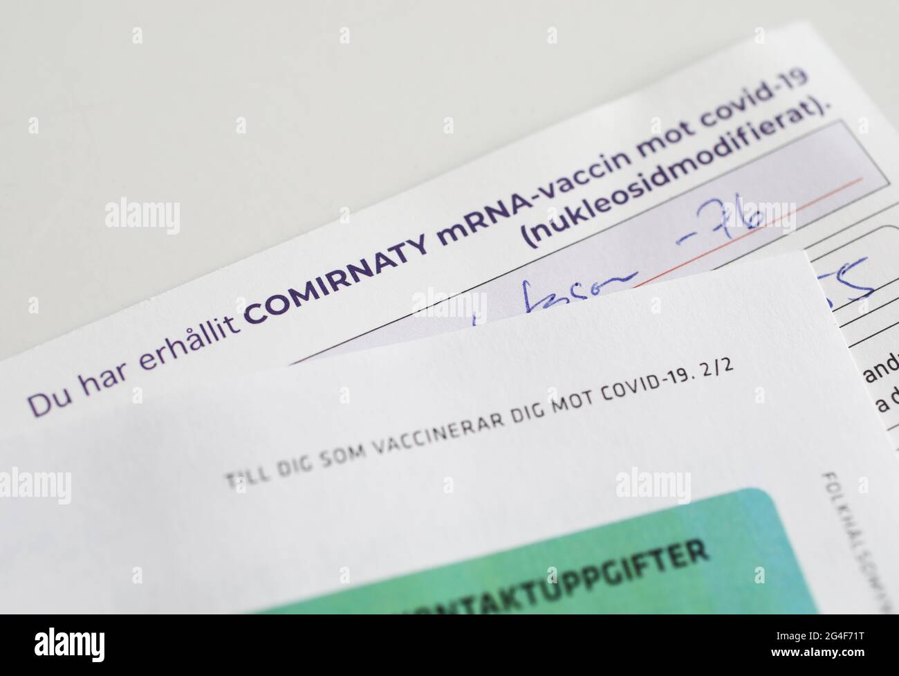 Person who received a vaccination card after the first dose of vaccine ...