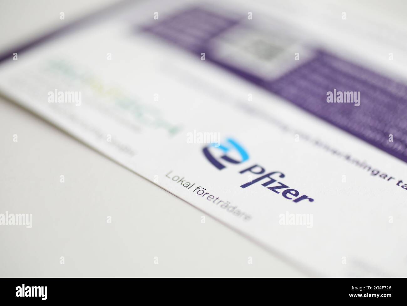 Person who received a vaccination card after the first dose of vaccine ...