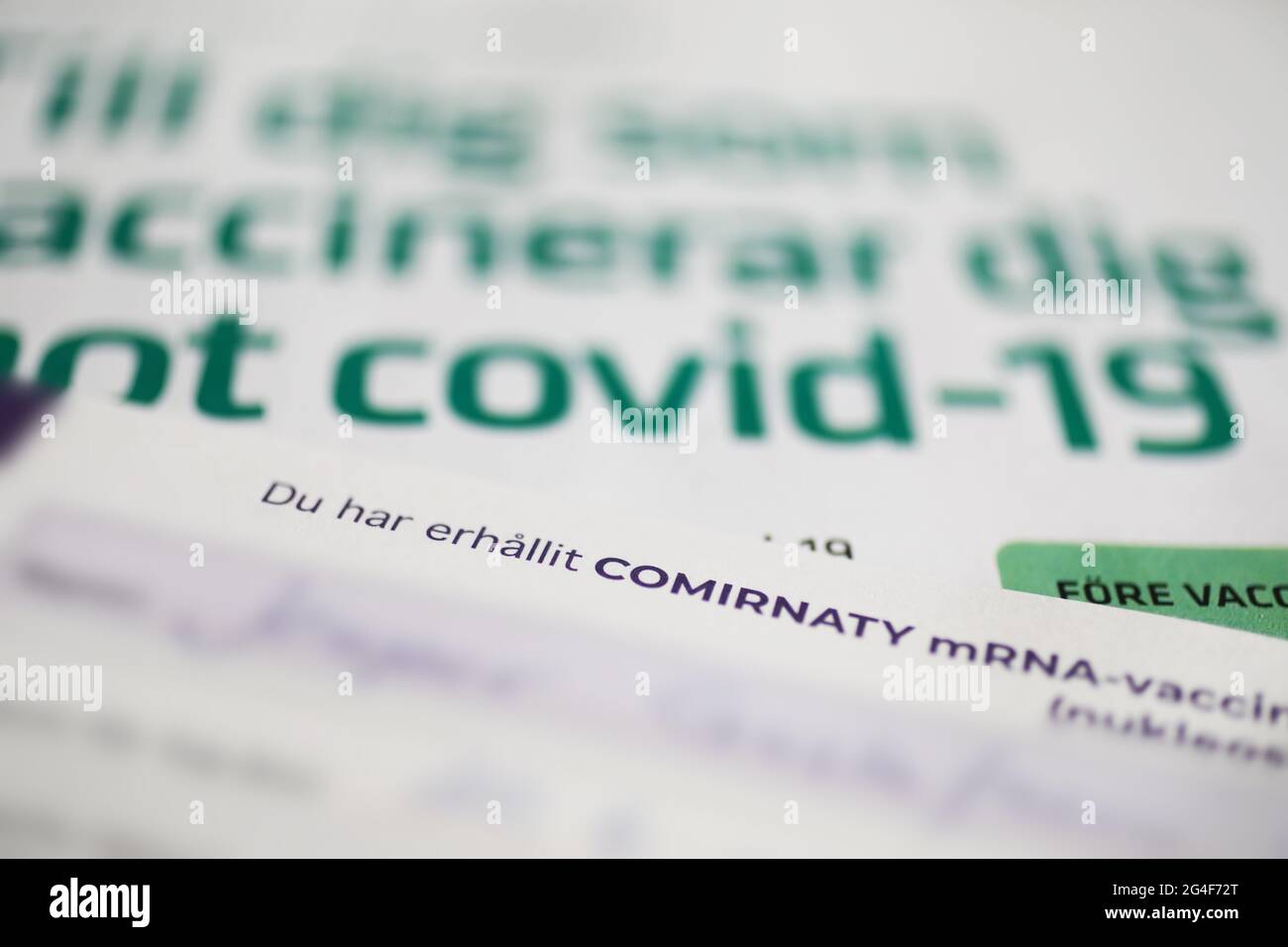 Person who received a vaccination card after the first dose of vaccine ...