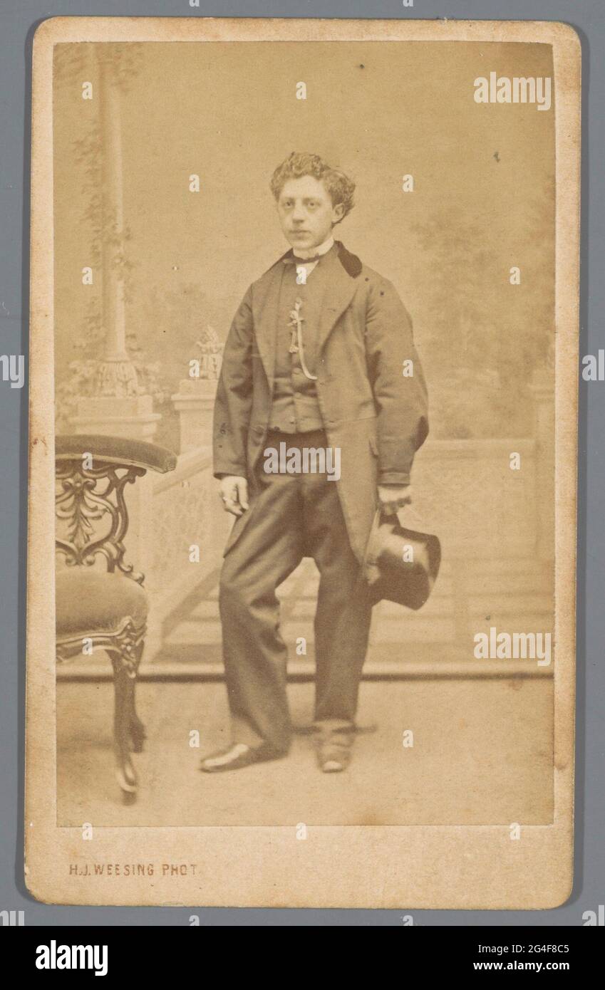 Portrait man with top hat Stock Photo - Alamy