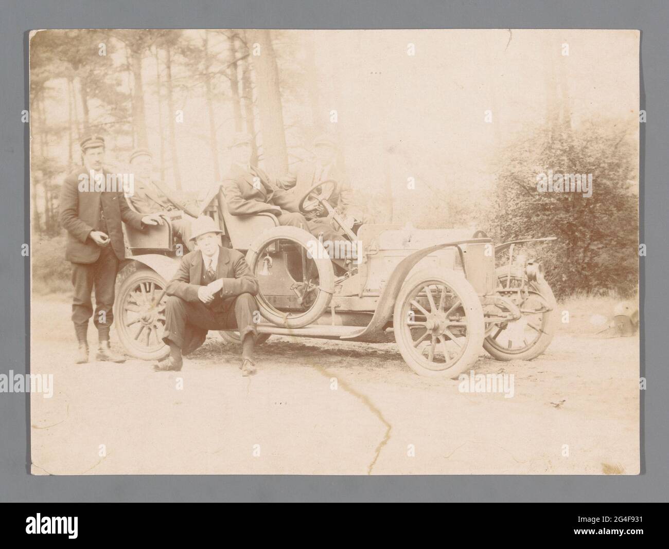 Group of five men in car hi-res stock photography and images - Alamy