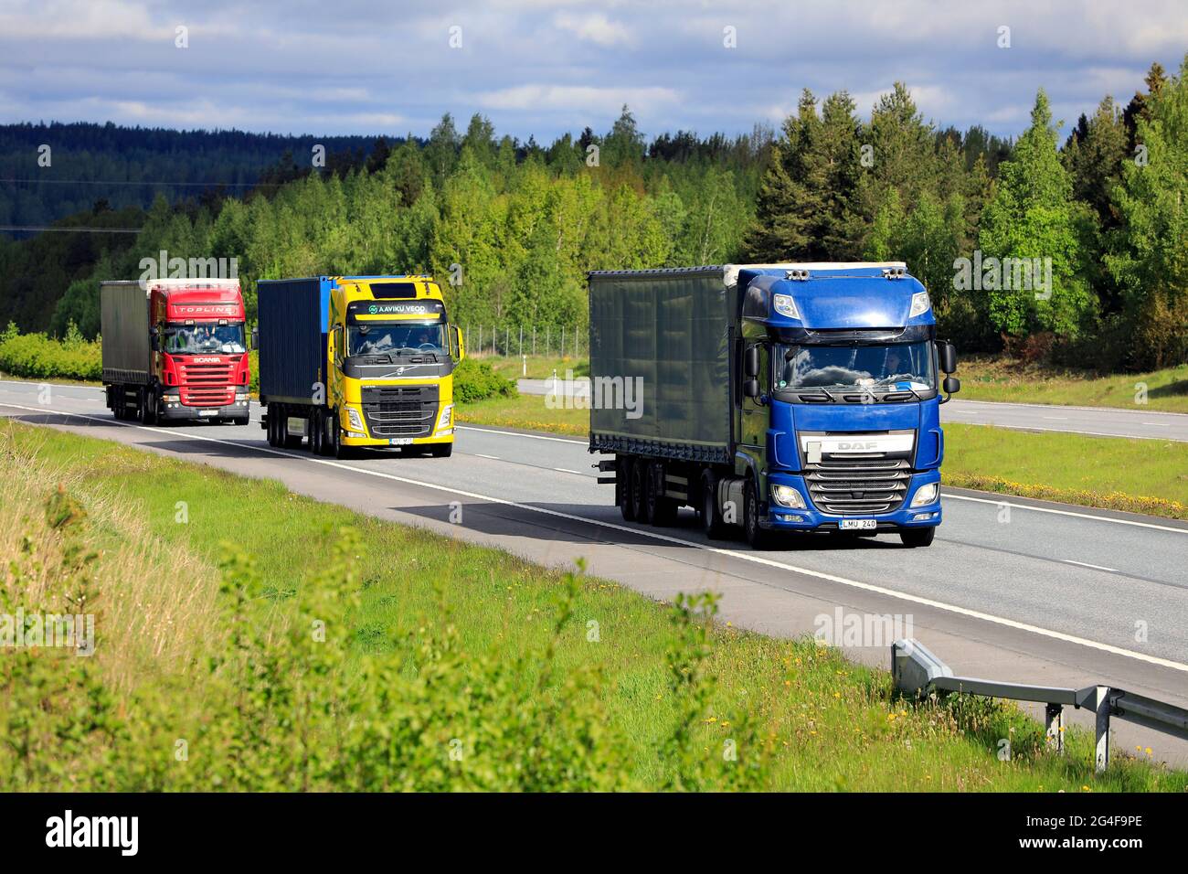 Trucks hauling freight hi-res stock photography and images - Alamy