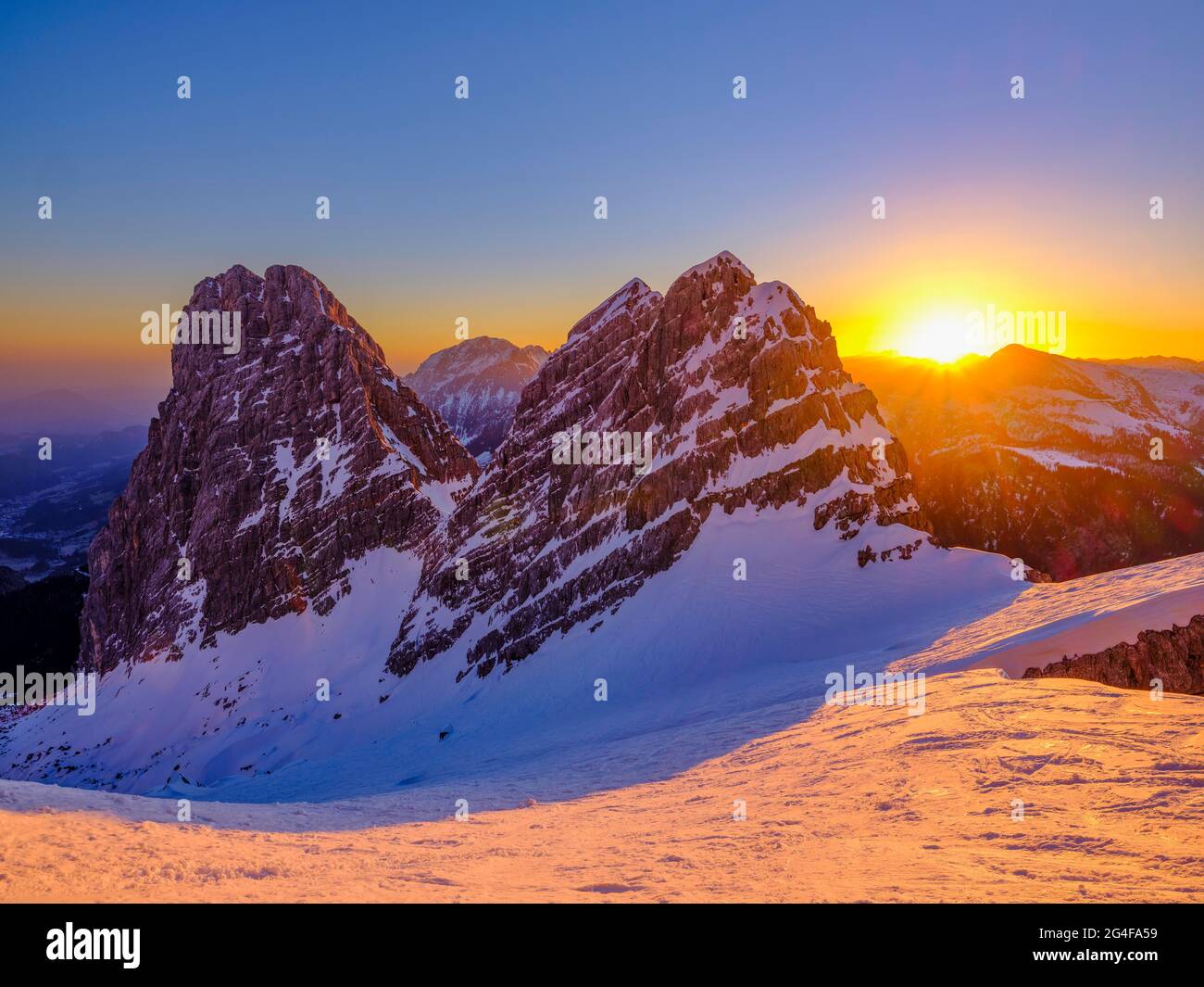 Sunrise in the Watzmannkar in winter, left small Watzmann, right first ...