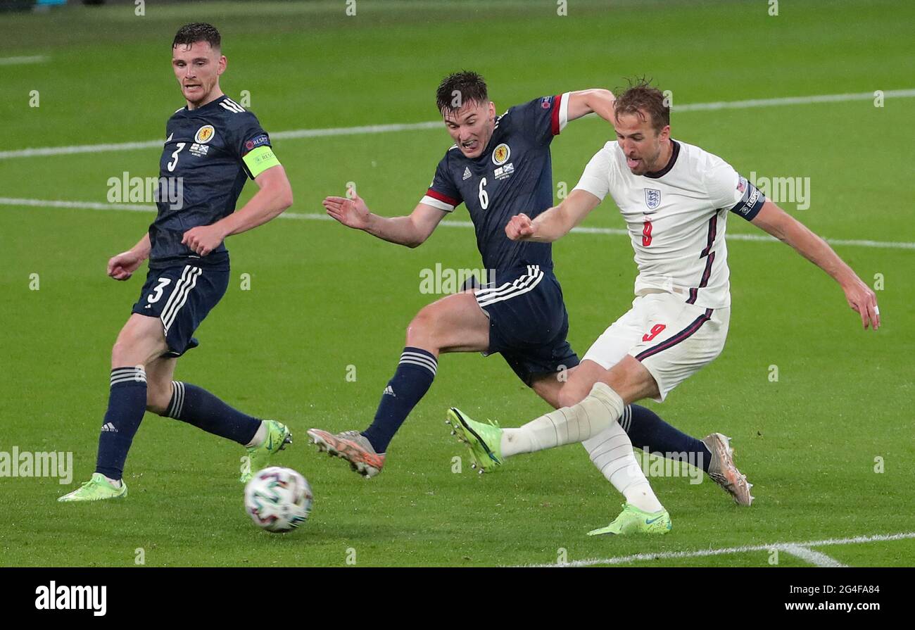 Andrew robertson goal hi-res stock photography and images - Alamy