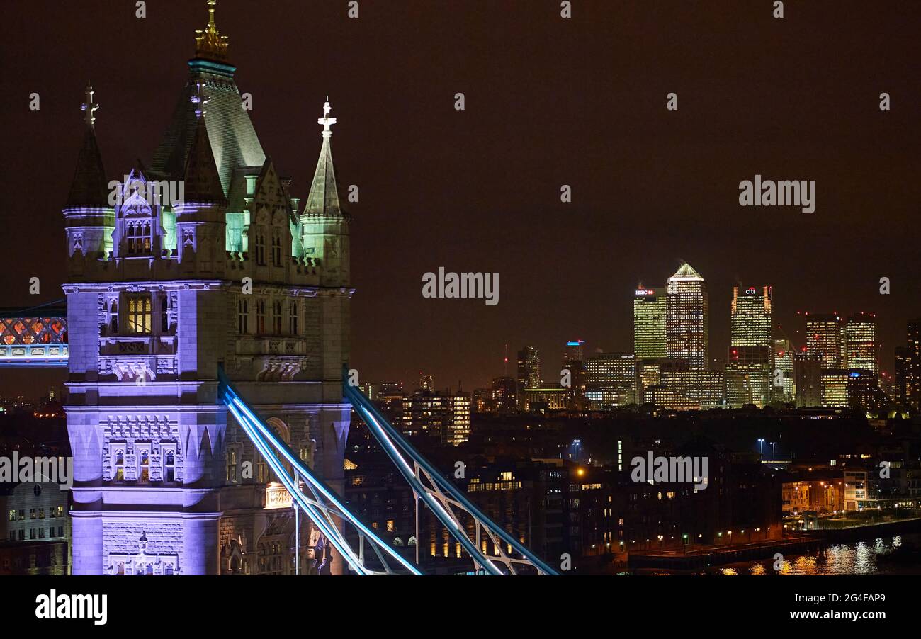 London's famous Tower Bridge lit up at night Stock Photo - Alamy