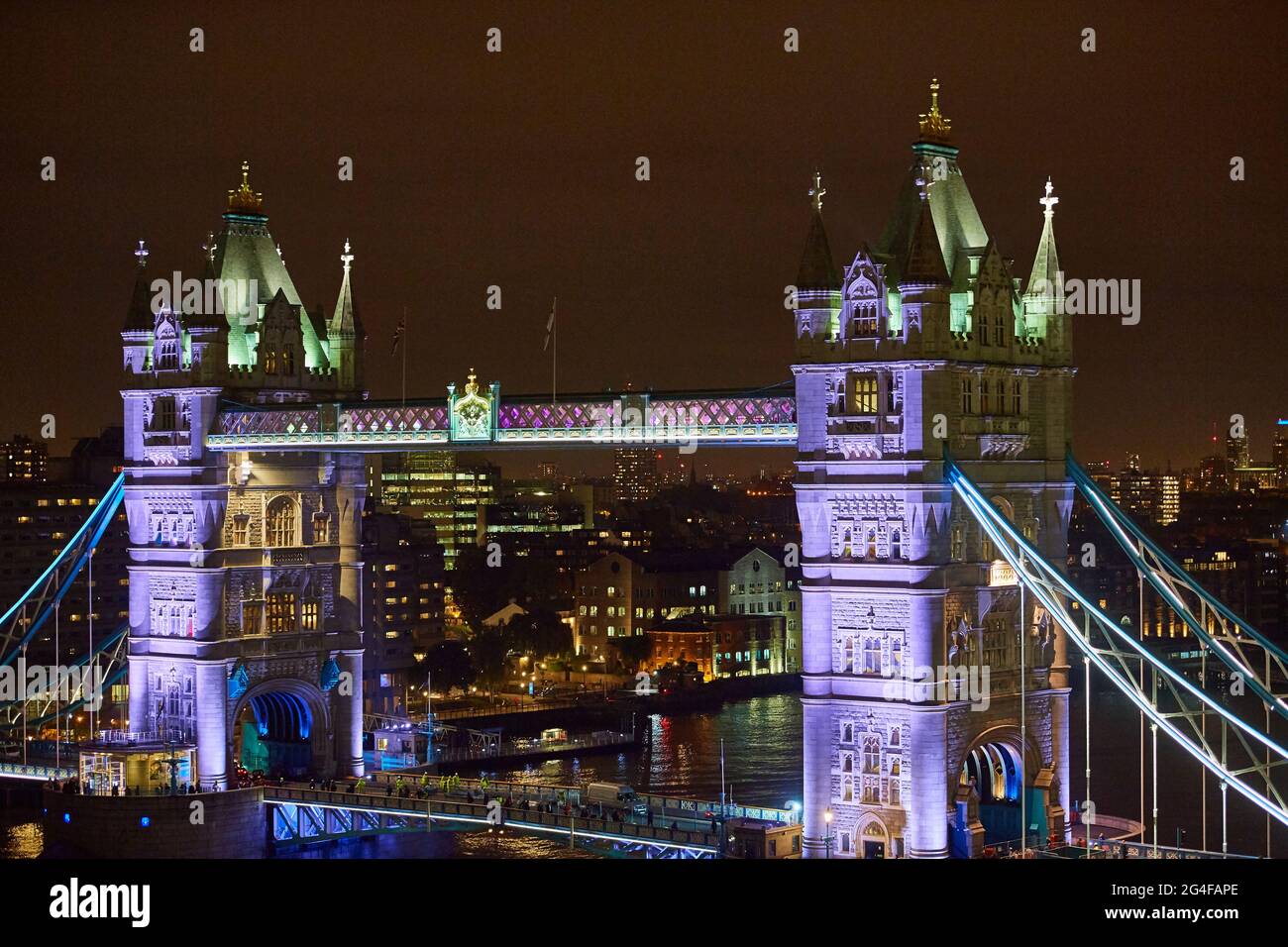 Tower bridge lit up hi-res stock photography and images - Alamy
