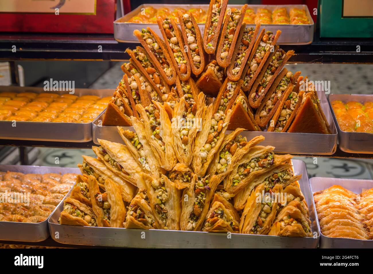 Arabic sweet shop hi-res stock photography and images - Alamy