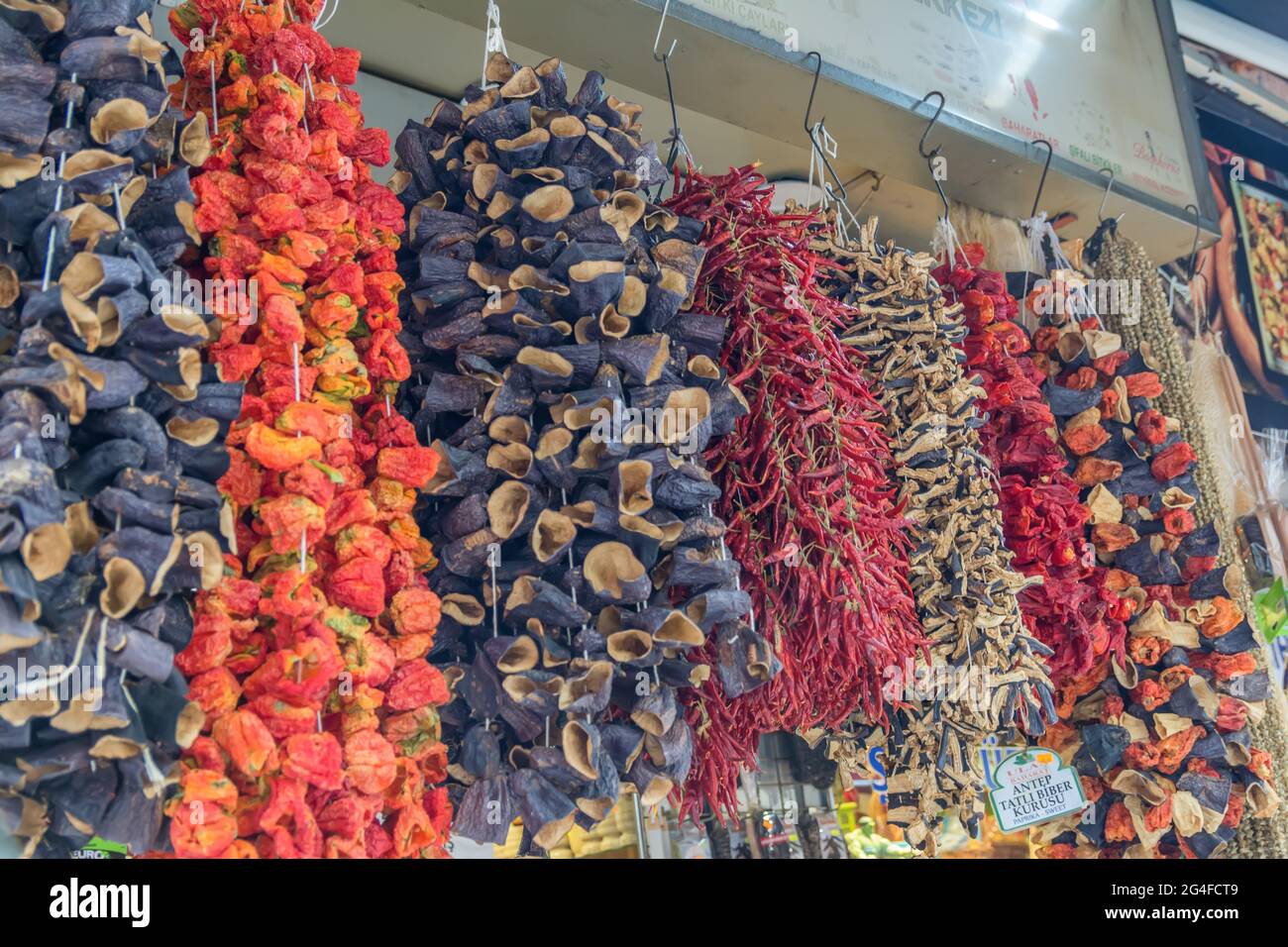 Piles of spice hi-res stock photography and images - Alamy