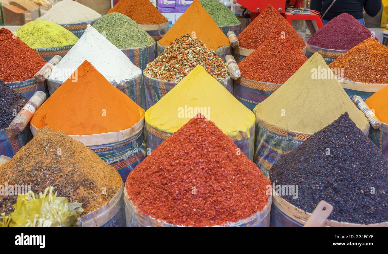 Spice piles hi-res stock photography and images - Alamy