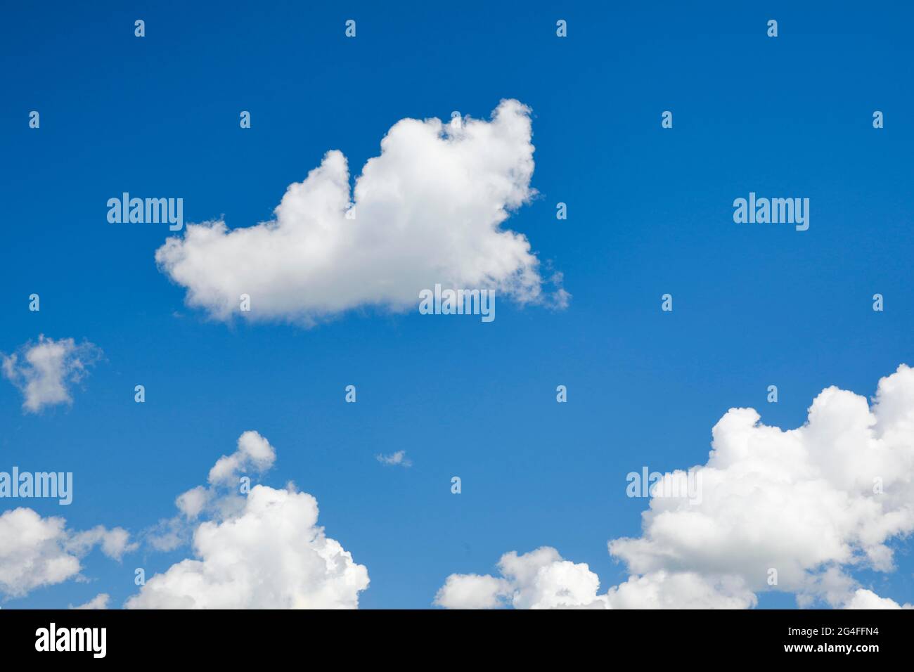 Blue sky beautiful white cloud hi-res stock photography and images - Alamy