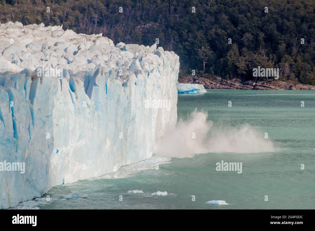 Melting iceberg falling hi-res stock photography and images - Alamy