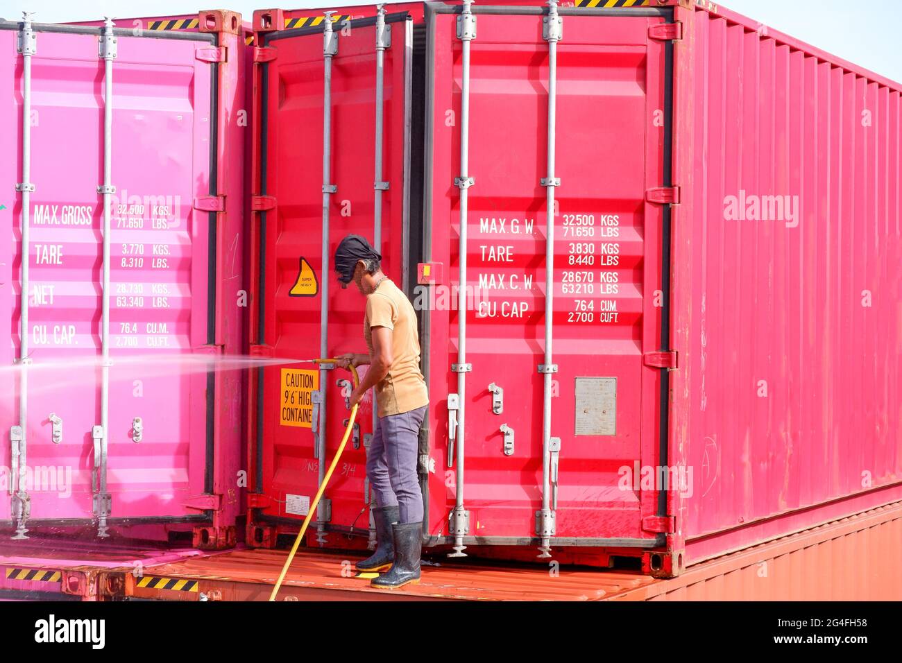 Clean the containers. to be used again Stock Photo - Alamy