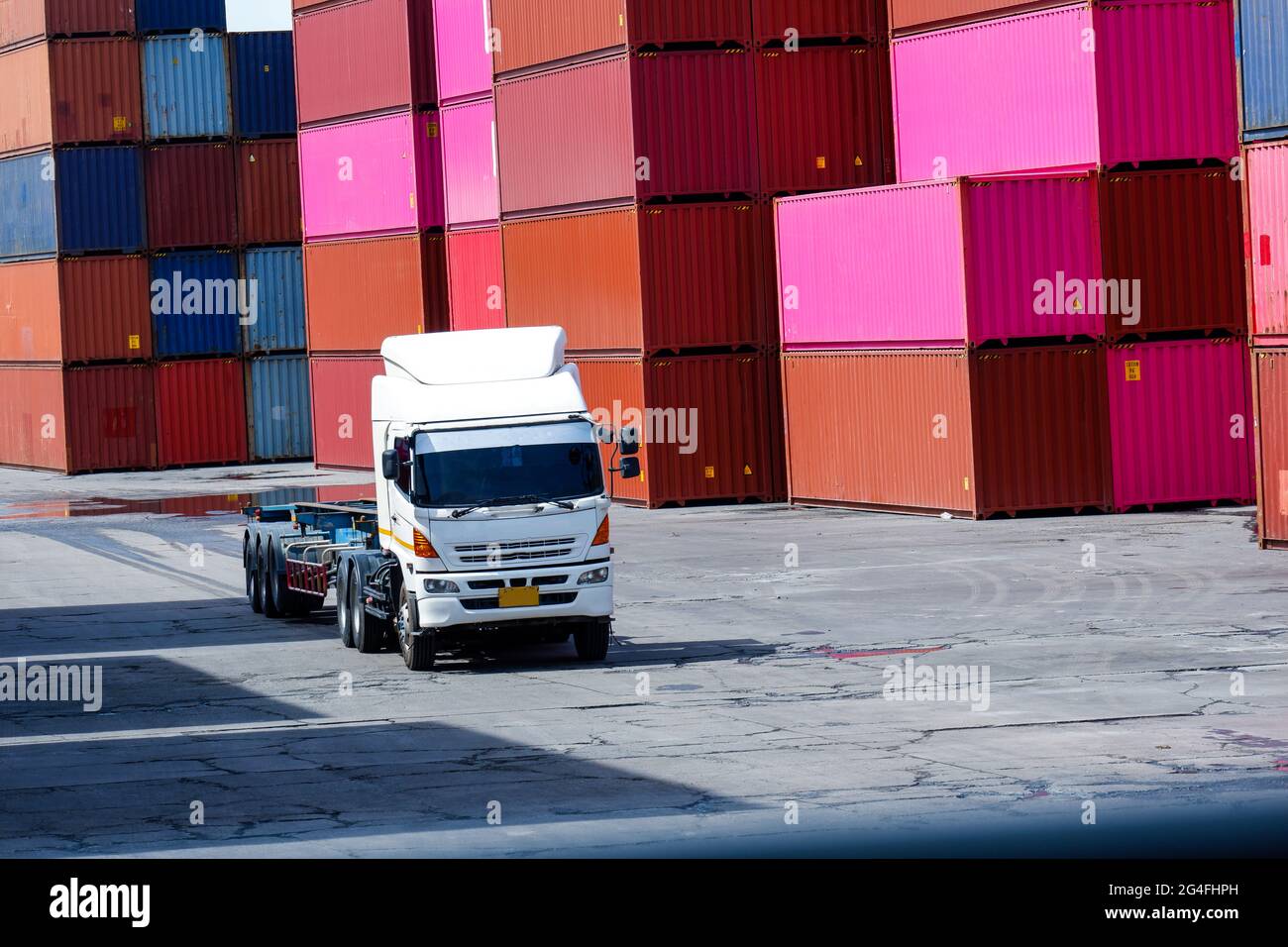 Wharf handling hi-res stock photography and images - Alamy