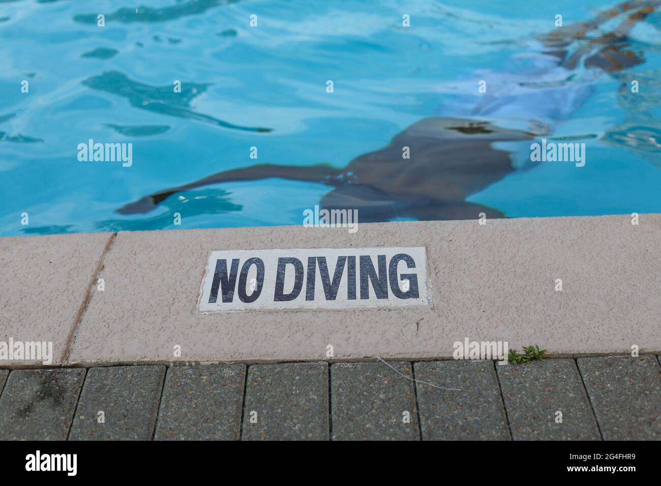 Man diving into pool hi-res stock photography and images - Alamy