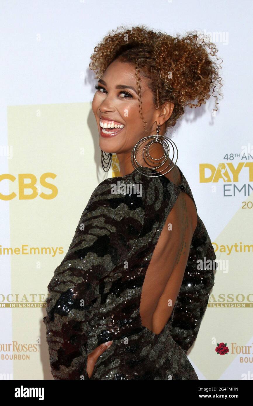 LOS ANGELES - JUN 12: Victoria Platt at the 48th Daytime Emmy Awards ...