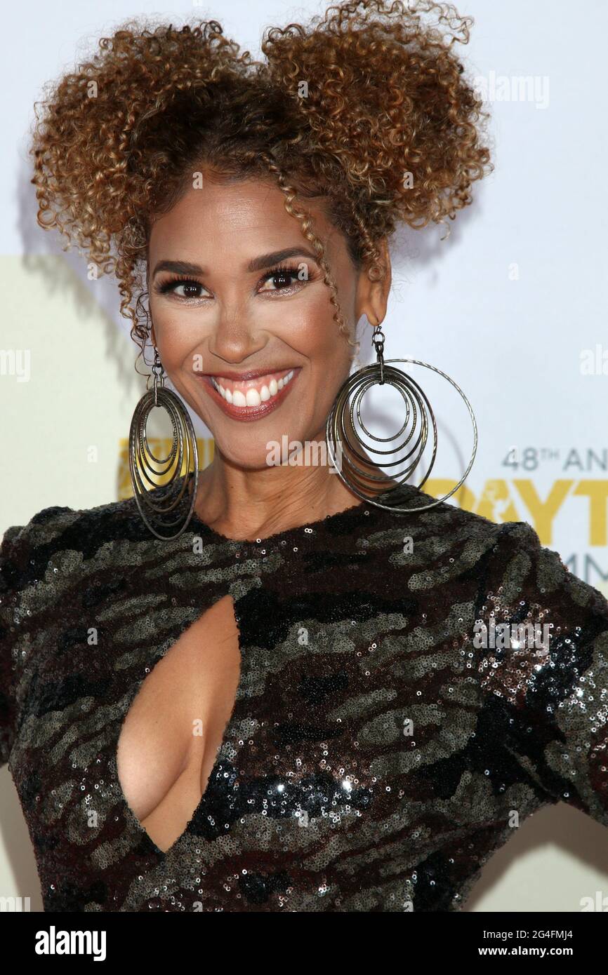 LOS ANGELES - JUN 12: Victoria Platt at the 48th Daytime Emmy Awards ...