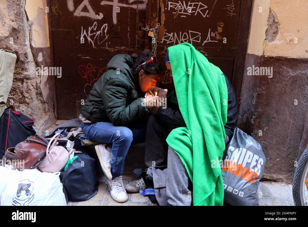 Using drugs hi-res stock photography and images - Alamy