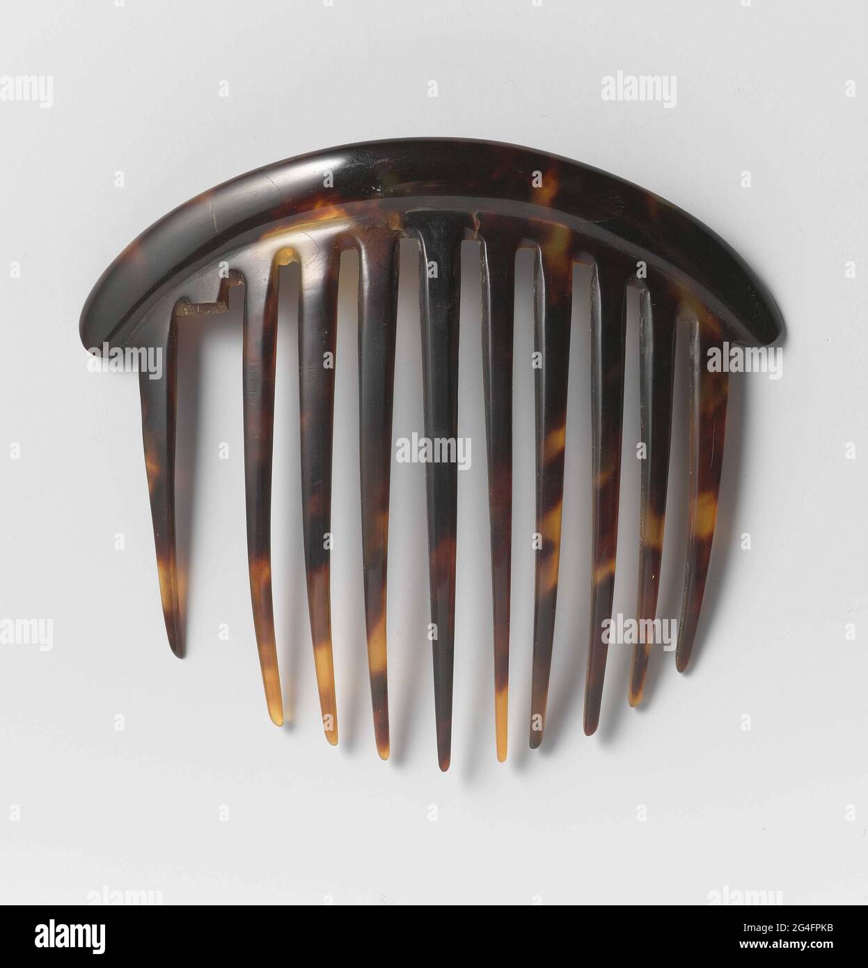 . Hair comb of turtle and horn with narrow, undeciled rounded back ...