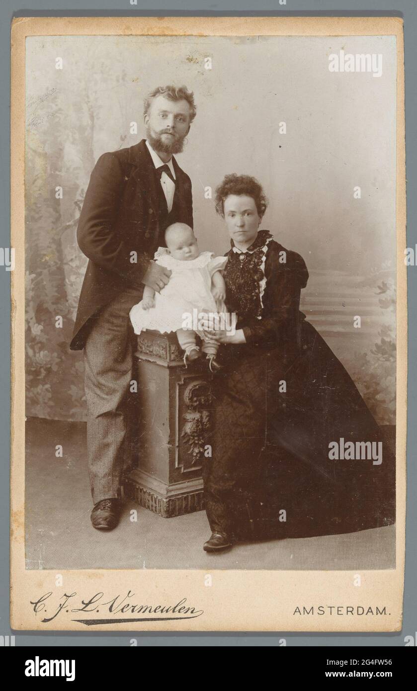 Studio portrait of two parents with a baby Stock Photo - Alamy