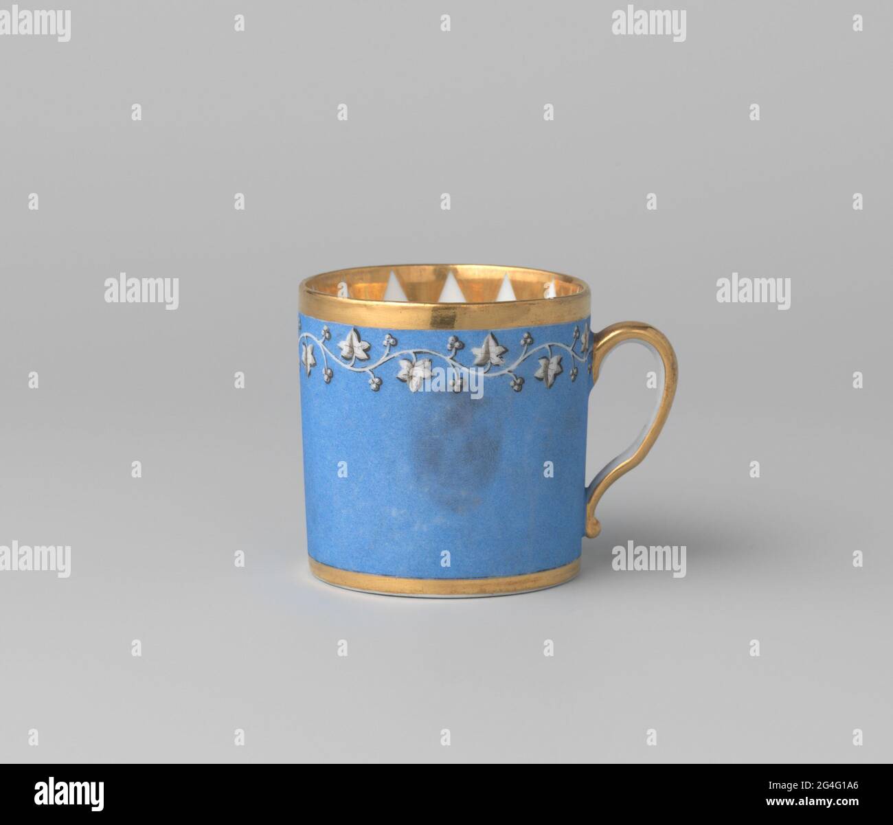 Cup with umbreleprank dull blue ground. Cup of porcelain, decorated in ...