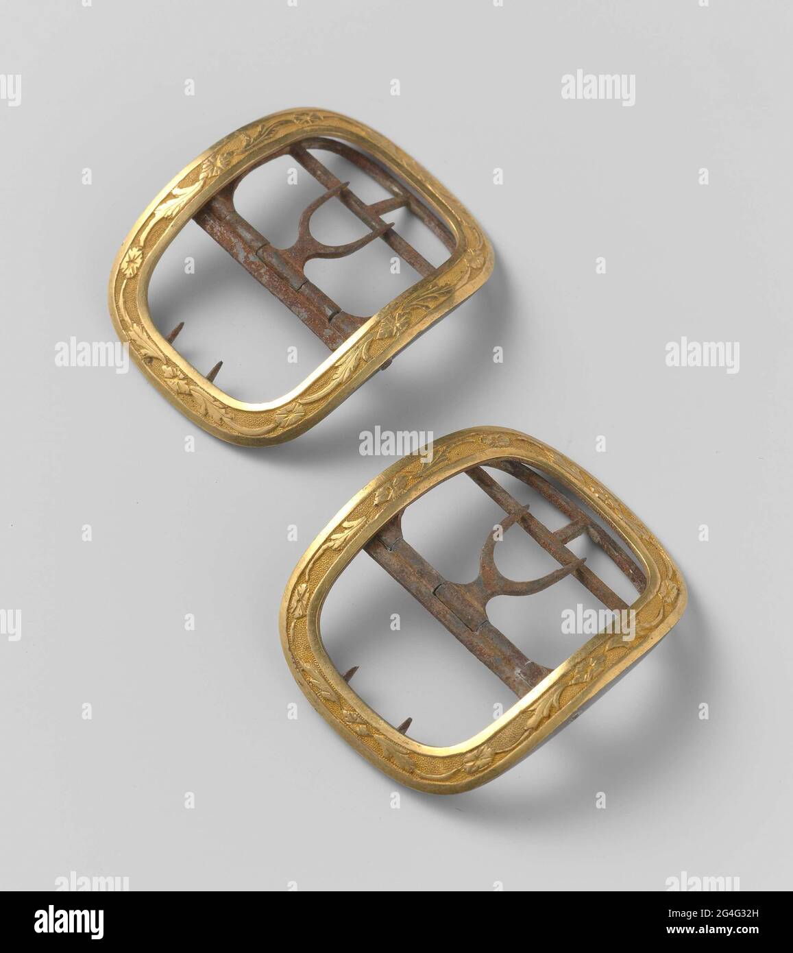 . Shoe buckle, rectangular model with rounded corners and bent ...