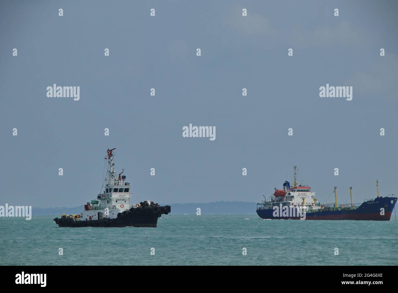 BATAM, INDONESIA - Aug 06, 2019: Tugboat sailing in the sea. Tugboat ...