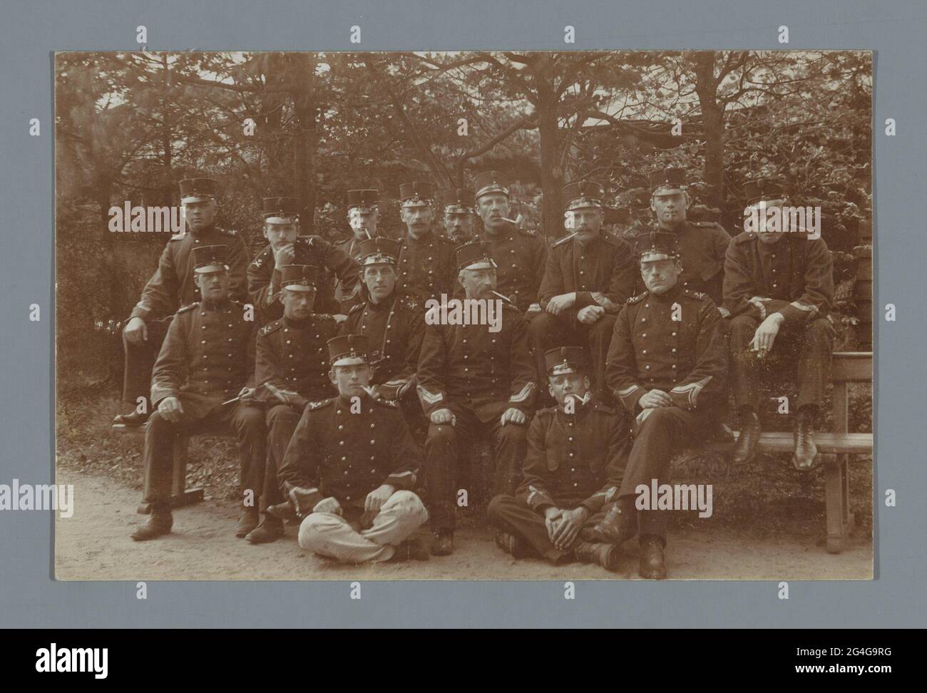 Group of uniformed individuals hi-res stock photography and images - Alamy