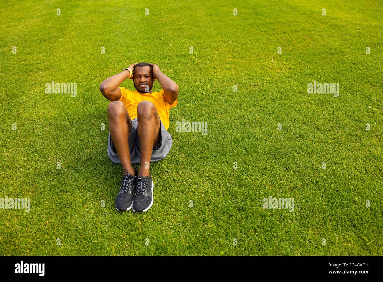 Crunch exercise hi-res stock photography and images - Alamy