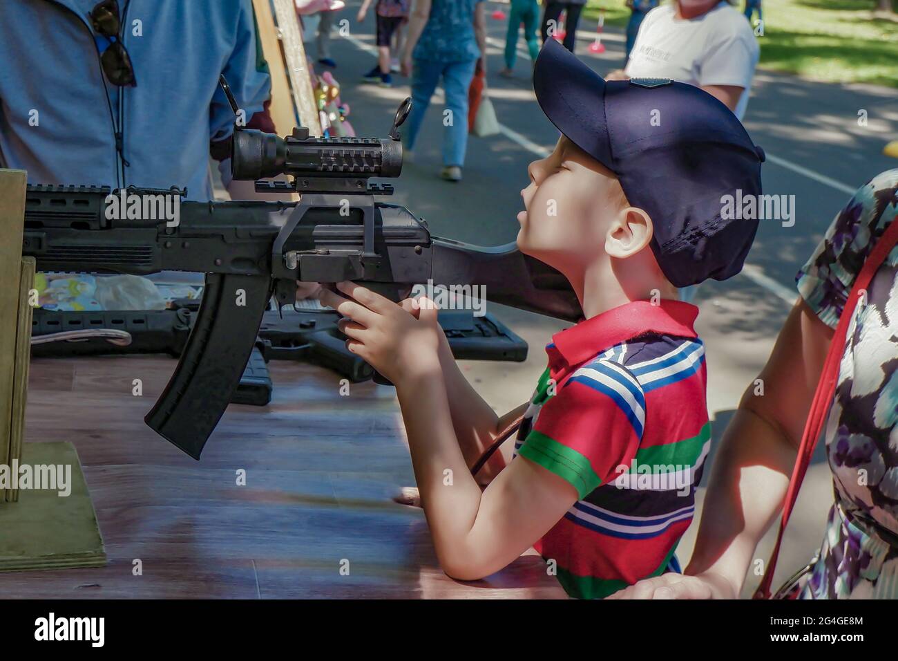 Boy rifle practice hi-res stock photography and images - Alamy
