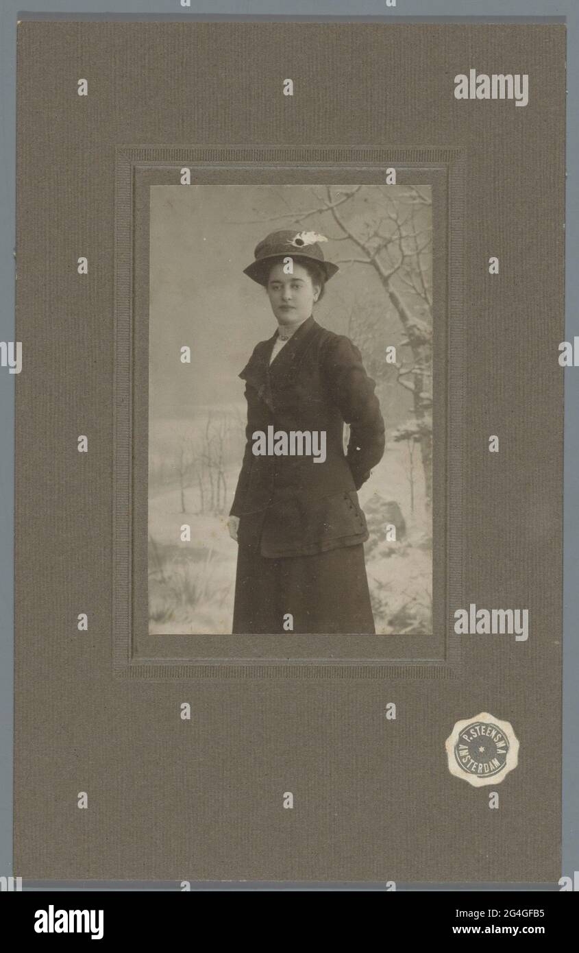 Studio portrait of an unknown woman Stock Photo - Alamy