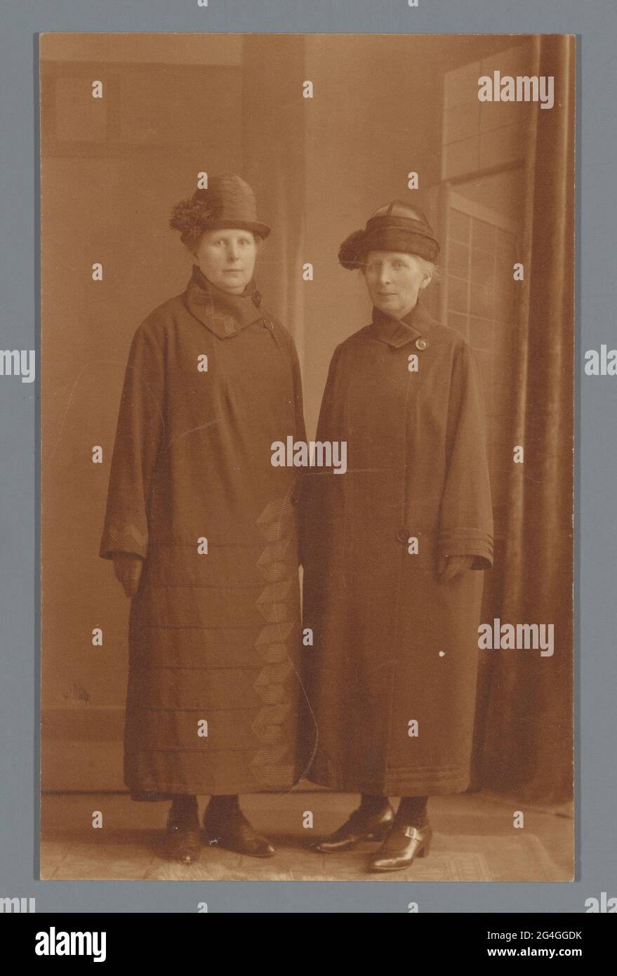 Portrait of two unknown women Stock Photo - Alamy