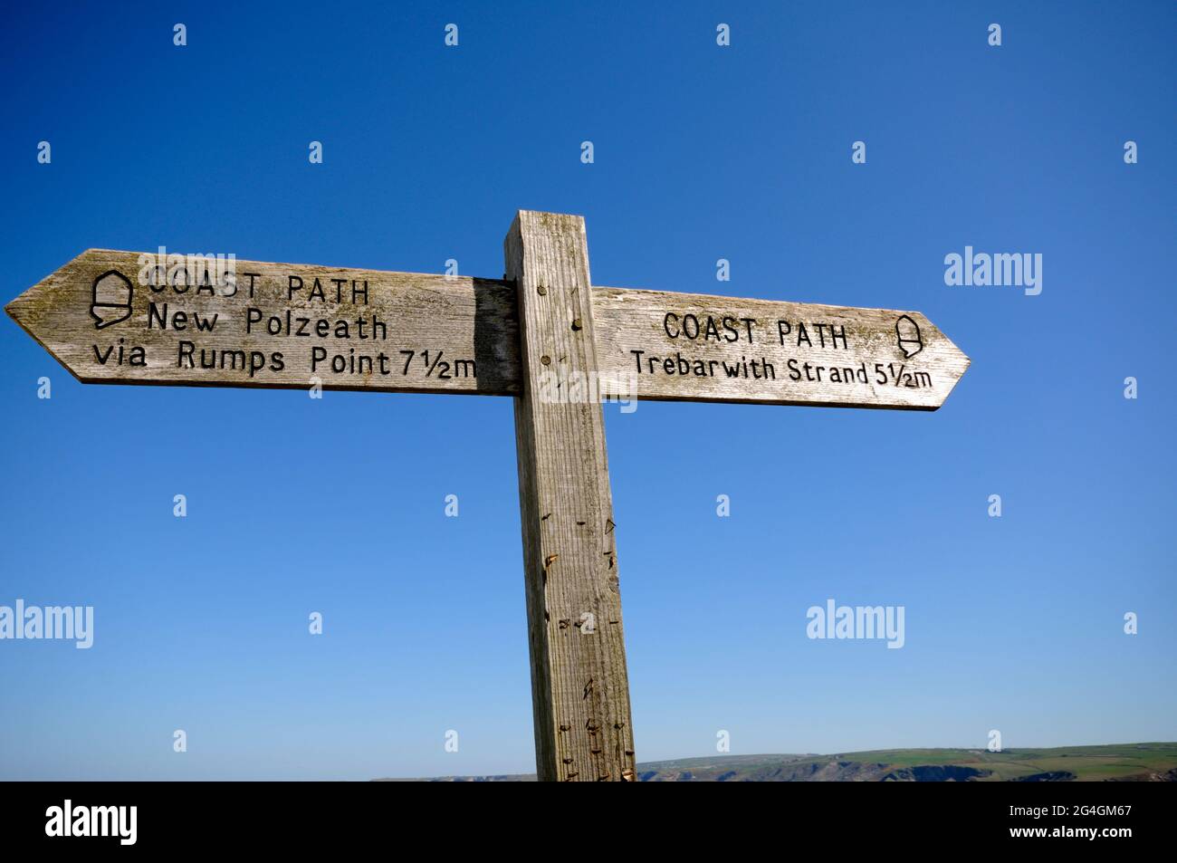 Coast path sign for New Polzeath and Trebarwith Strand in North ...