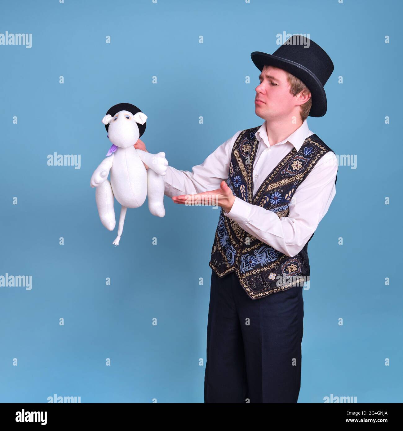 Actors with Moomin troll dolls on a blue background - Moscow, Russia ...