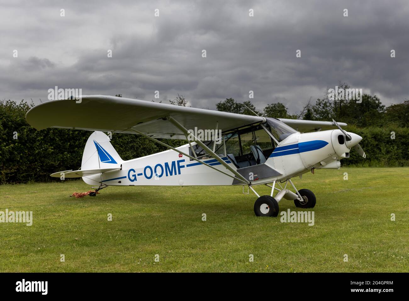 Aircraft piper pa18 hi-res stock photography and images - Alamy