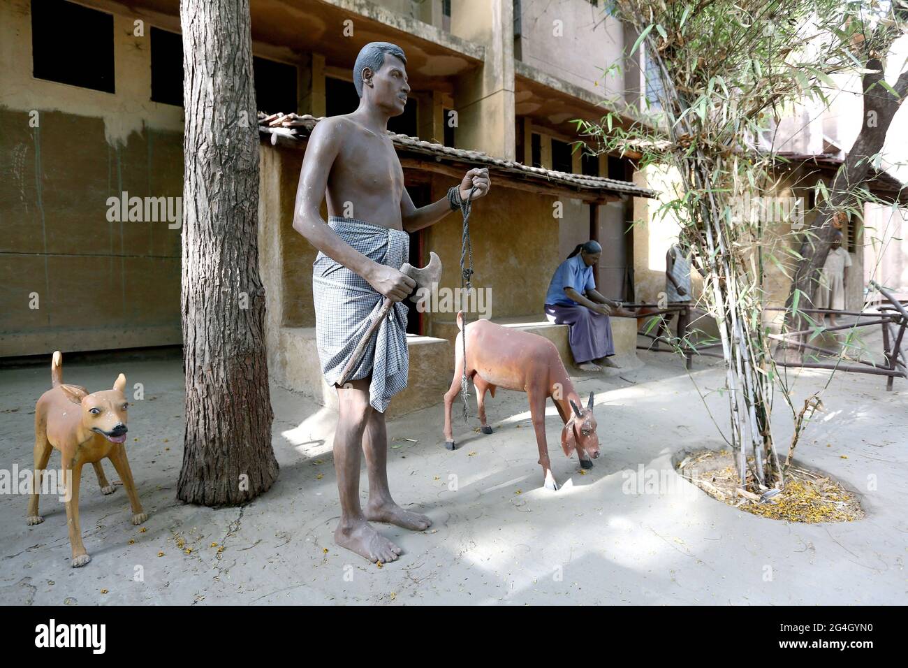 Ahmedabad Tribal Museum. POMLA TRIBE statue display showing their ...