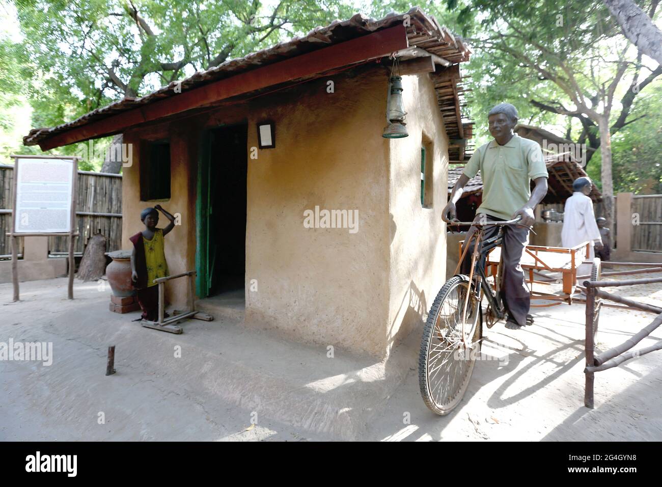 Mud house interior hi-res stock photography and images - Alamy