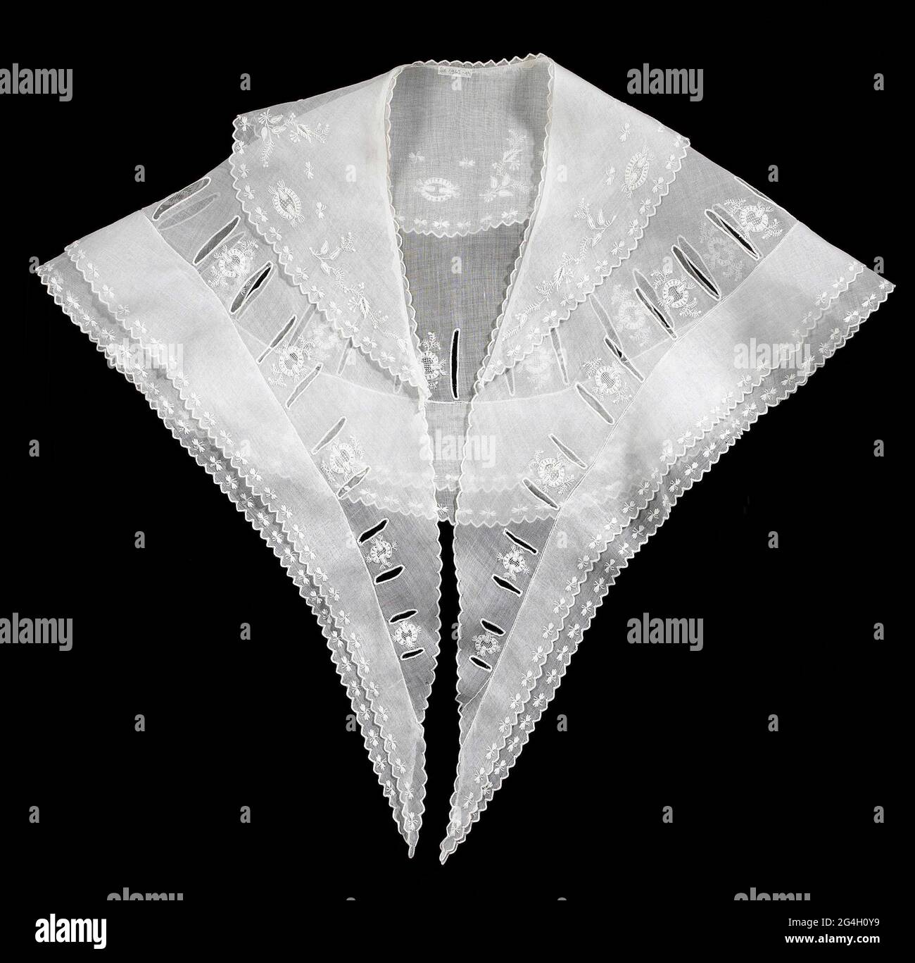 . Fichu with scarf collar, glass breathing linen decorated with white ...