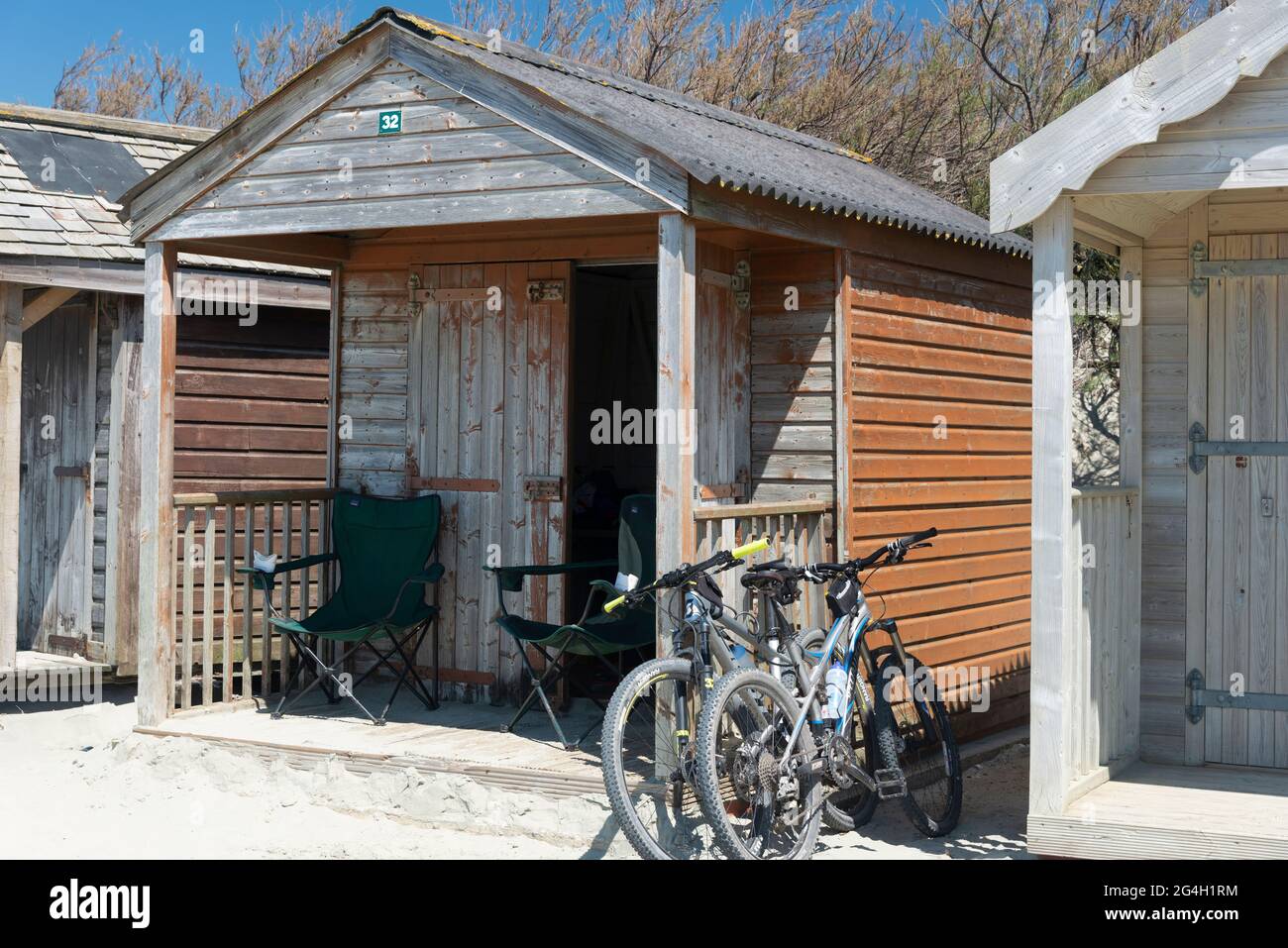 Wooden beach hut hi-res stock photography and images - Alamy