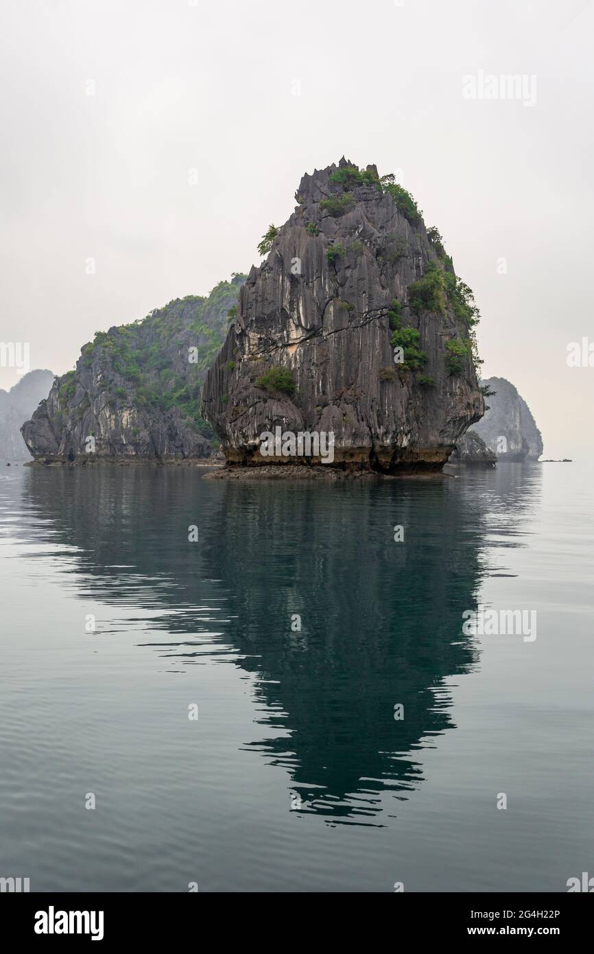 Limestone (Karst) formations, Ha Long Bay, Vietnam Stock Photo - Alamy