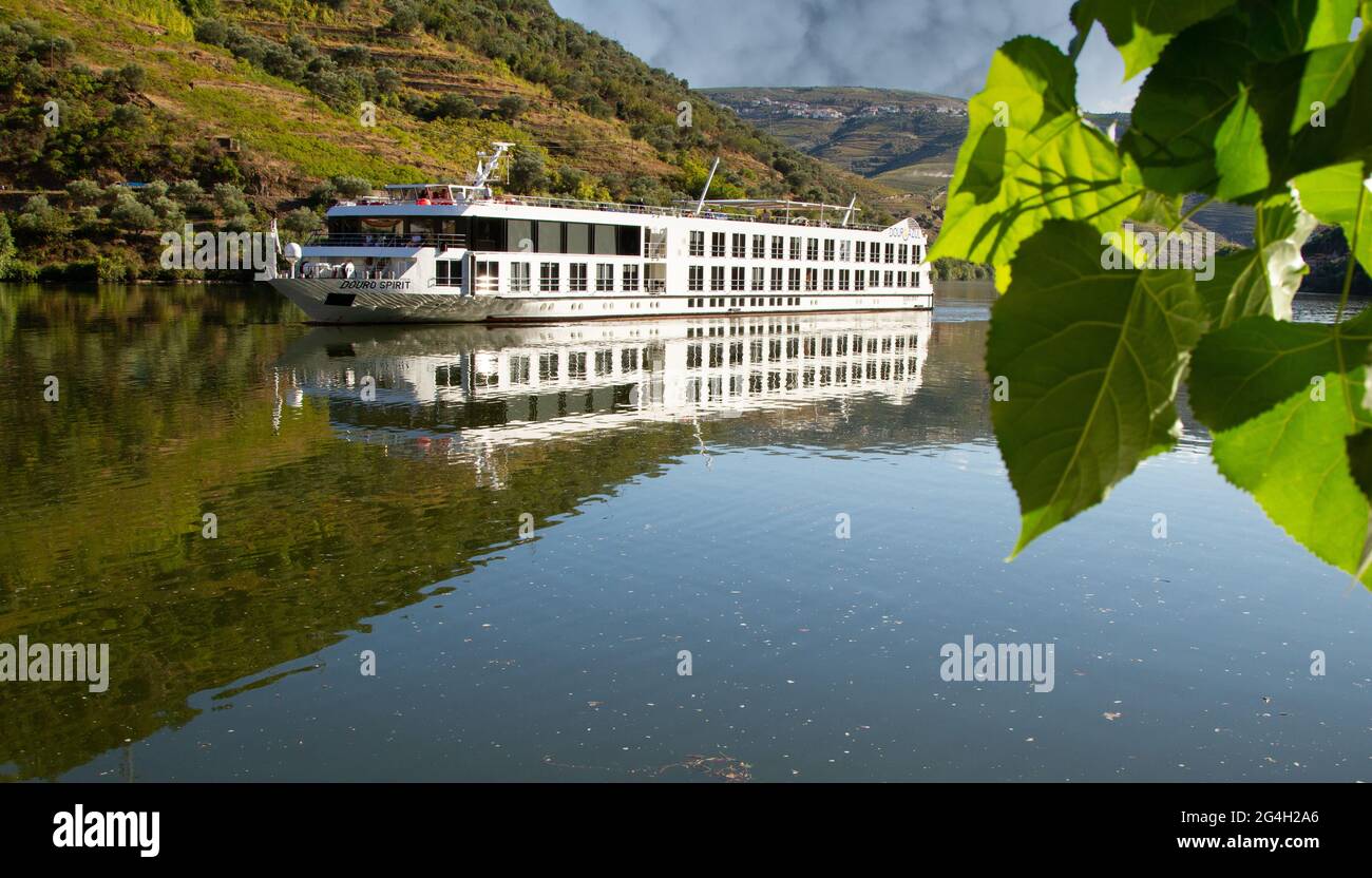 Pinhao village at a bend of the Douro river north of the city of Peso ...