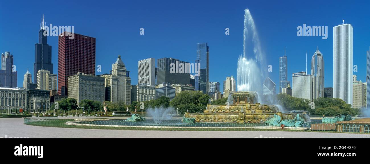 2010 HISTORICAL BUCKINGHAM FOUNTAIN (©EDWARD BENNETT / MARCEL LOYAU ...