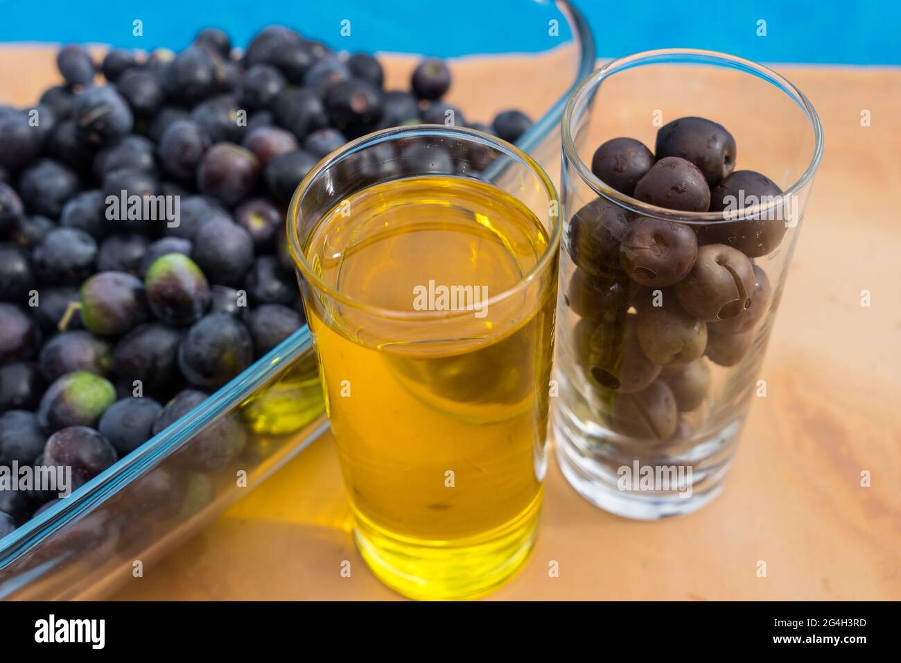 fresh olives from the garden and golden cold-pressed olive oil Stock ...