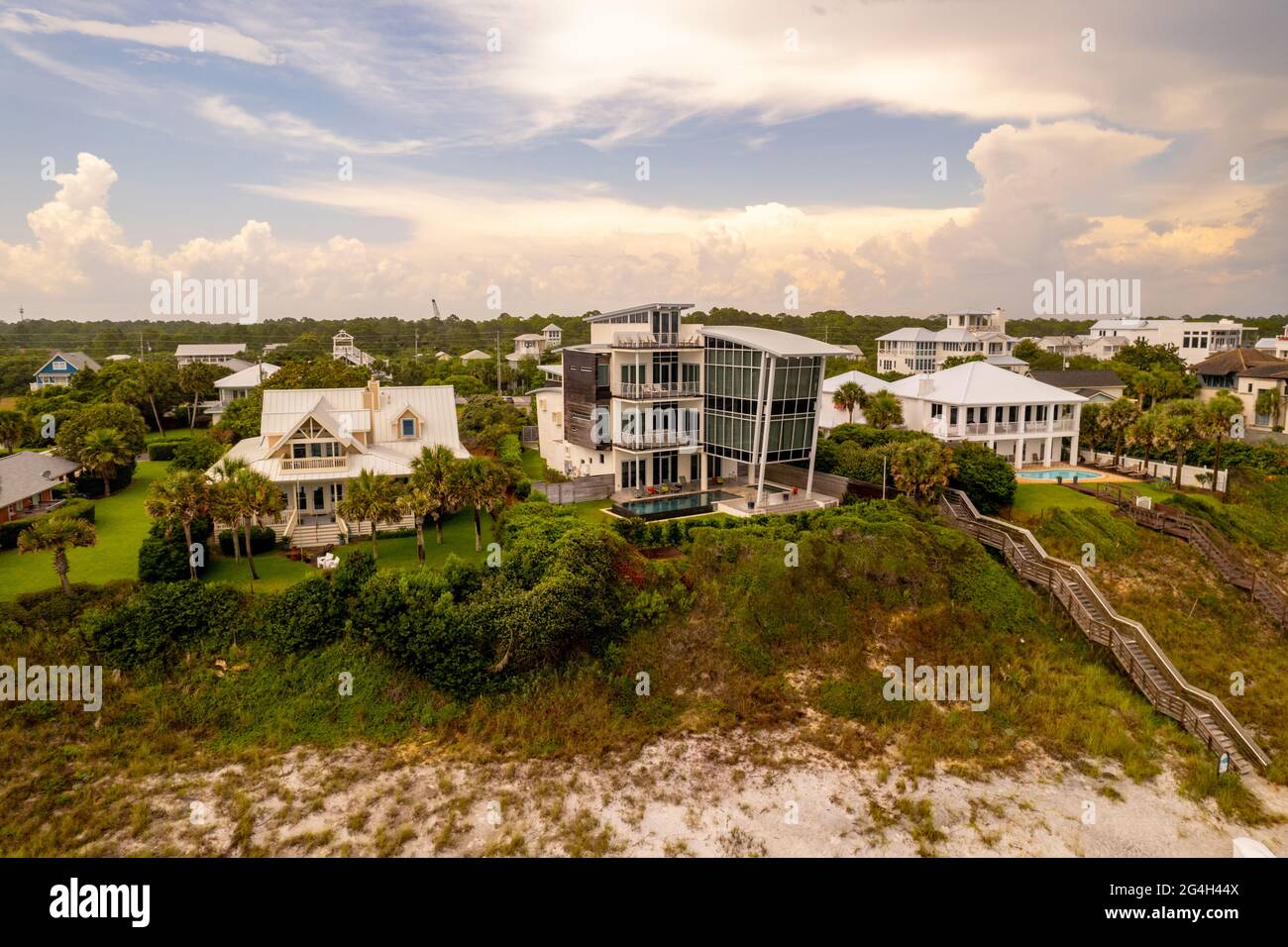Mansions on the beach hi-res stock photography and images - Alamy