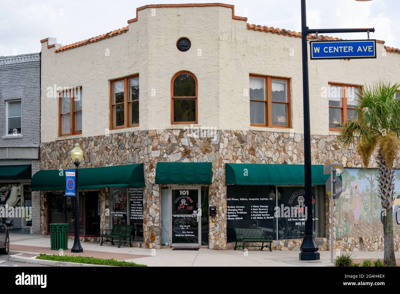 Sebring, FL, USA - June 18, 2021: Local shops Sebring FL USA Stock ...