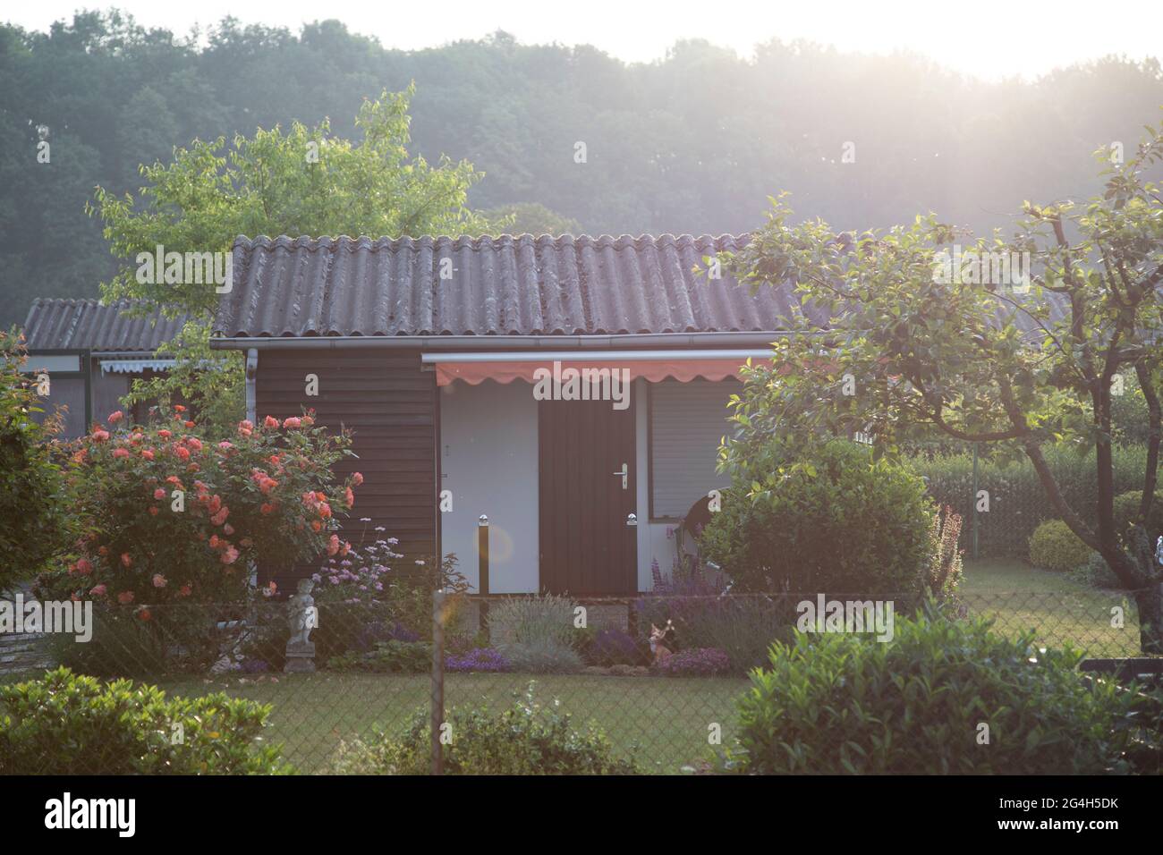 Huerth, NRW, Germany, 06 13 2021, tiny house in an allotment garden ...