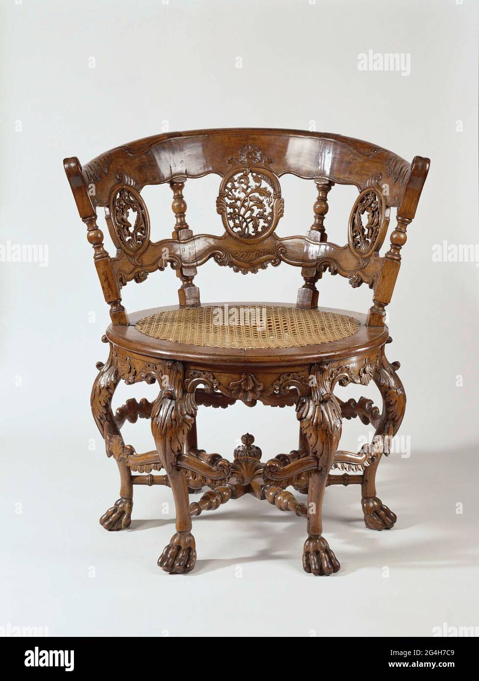 . Teak wood chair (?), Round seat of braided reeds. The six S-shaped ...