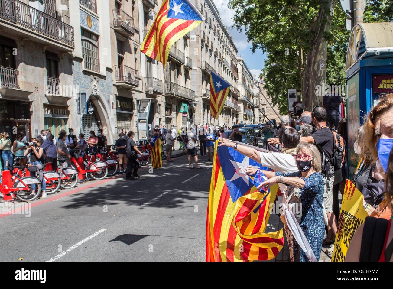 Catalan independentistas hi-res stock photography and images - Alamy