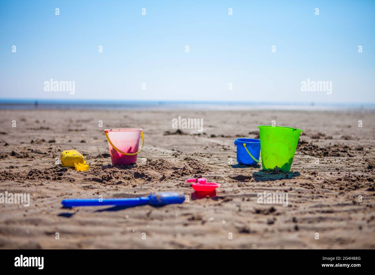 Bucket and spade on the beach on a sunny day Stock Photo - Alamy