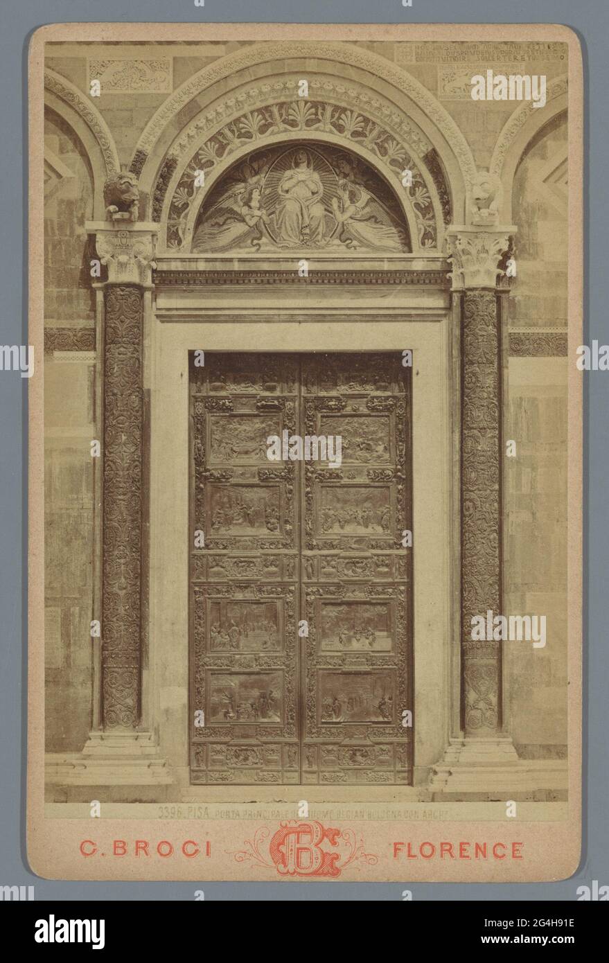 De Deur Van Gianbologna in De Dom Van Pisa; Pisa. Main door of the ...